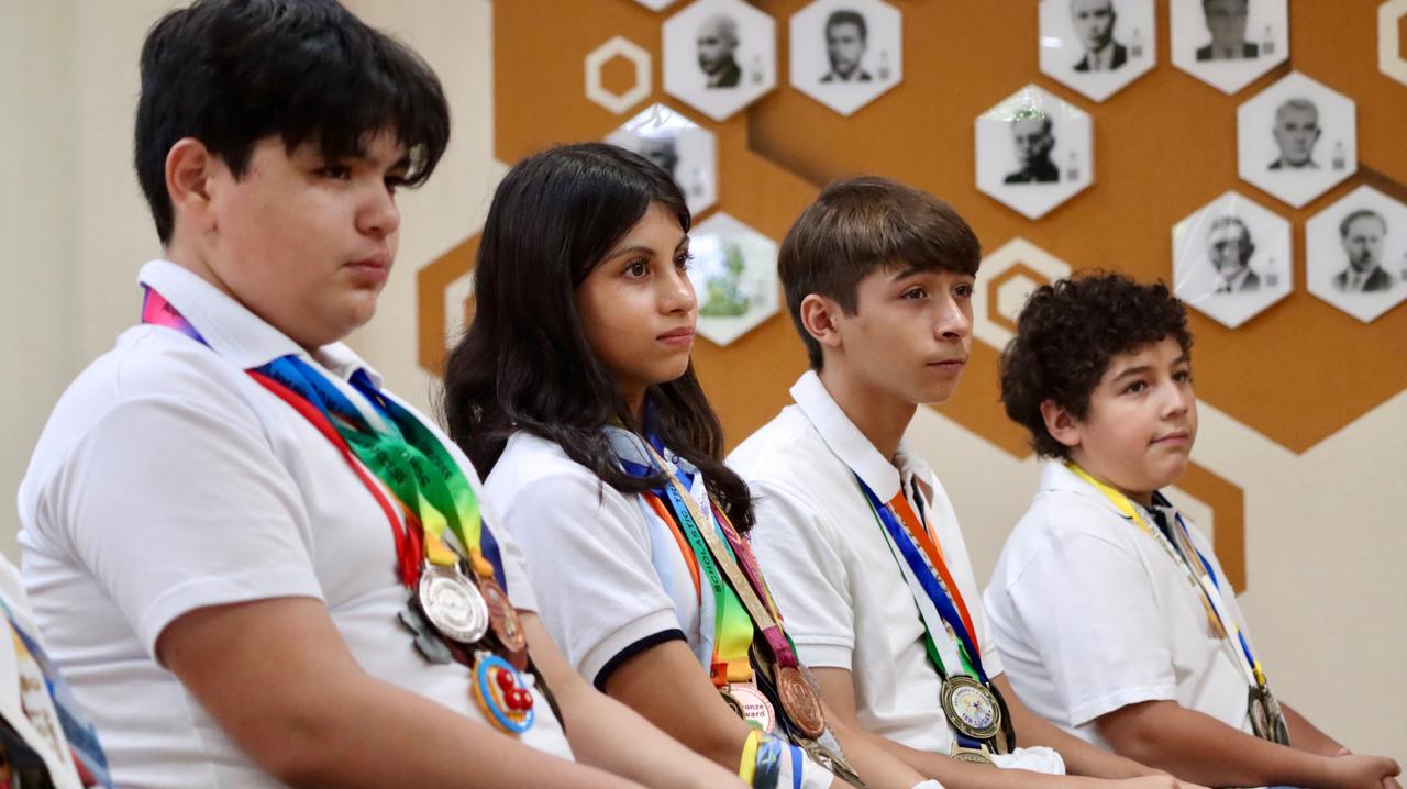 Abanderan Delegación Coahuila Olimpiada Mexicana de Matemáticas